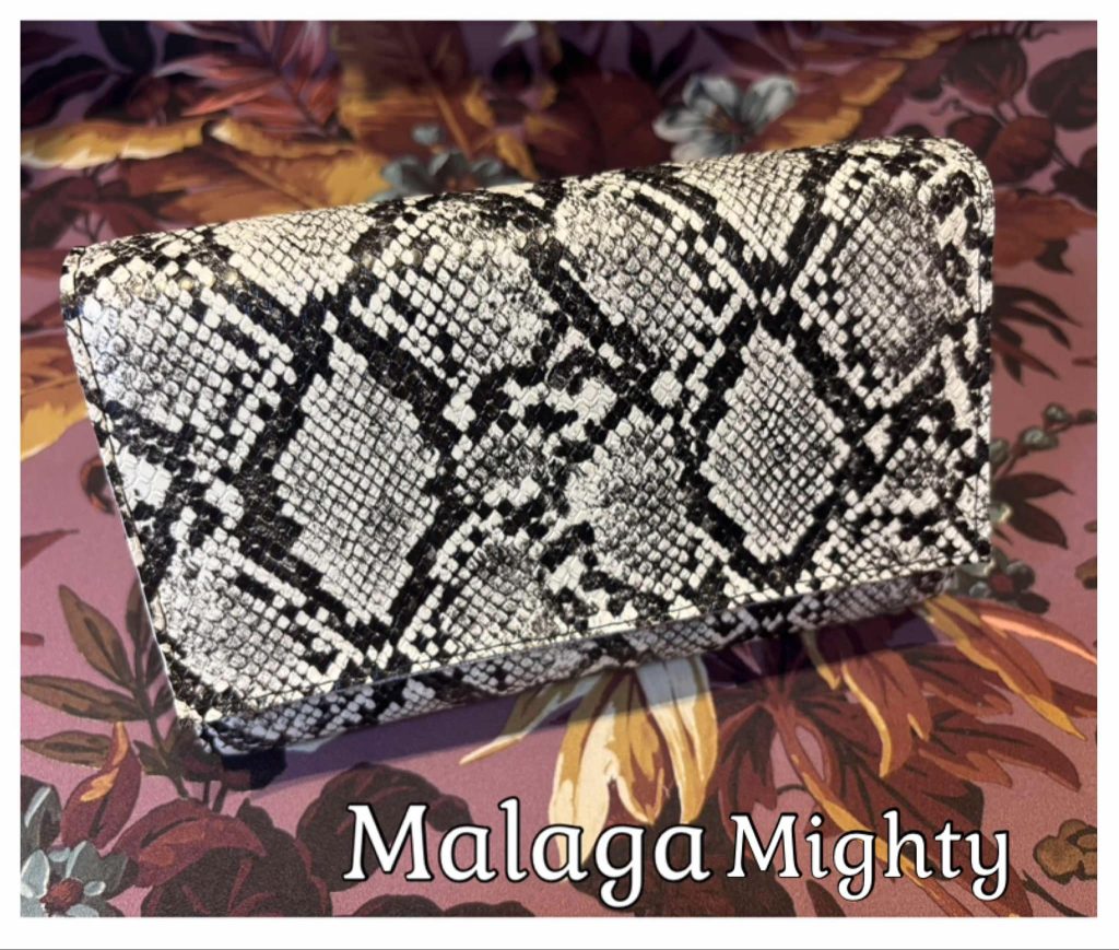 Malaga Mighty Wallet Pattern – Oh Sew Gecko